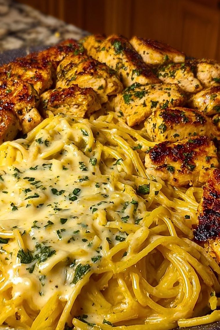 Creamy Velveeta Chicken Spaghetti with Mozzarella Garlic Cheese Sauce ...