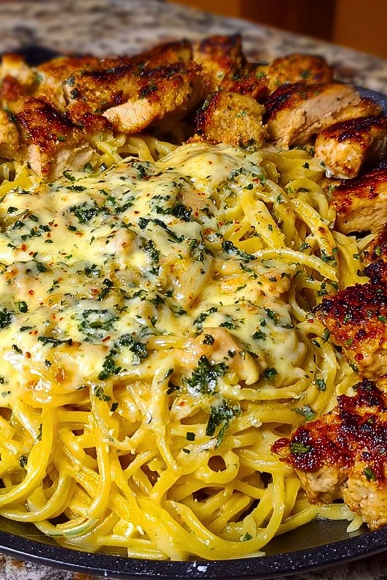 Creamy Velveeta Chicken Spaghetti with Mozzarella Garlic Cheese Sauce ...