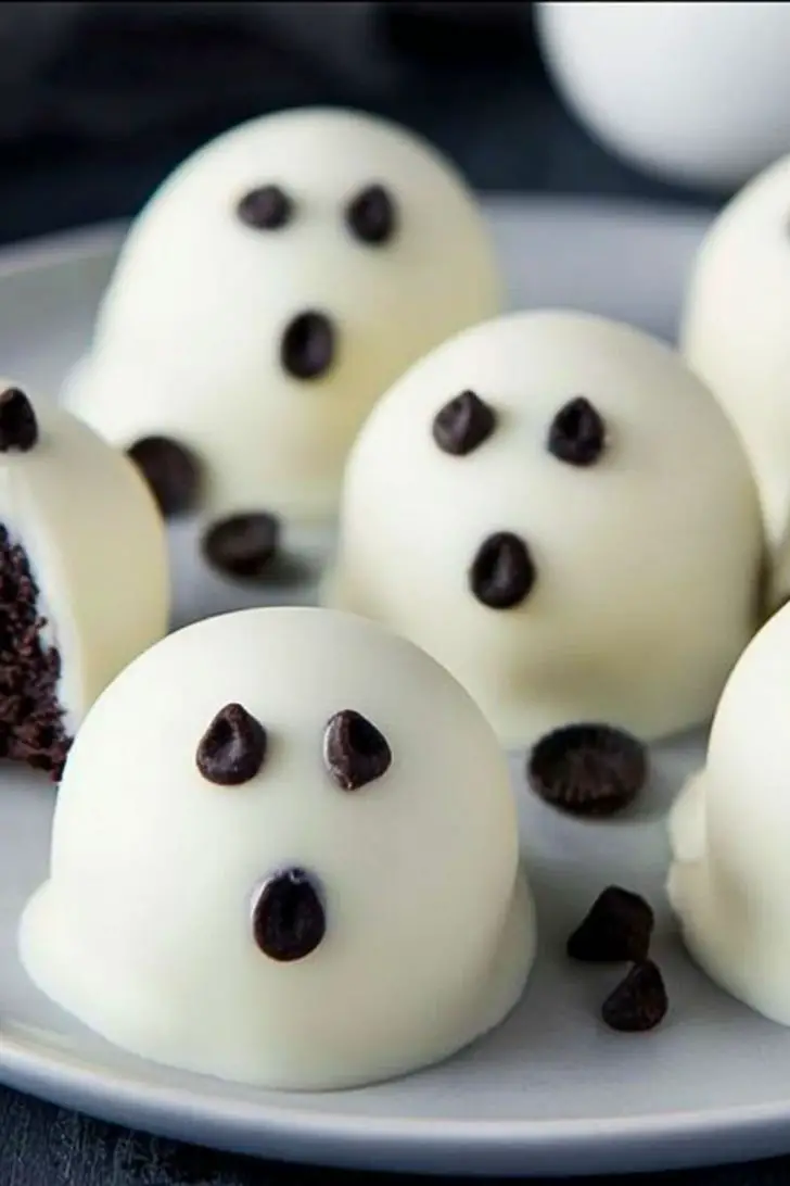 No-Bake Oreo Ghost Truffles - Cook Craze