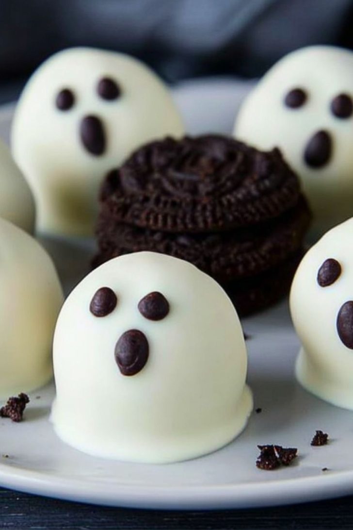 No-Bake Oreo Ghost Truffles - Cook Craze